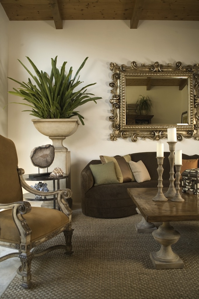 Small Artifacts For Living Room